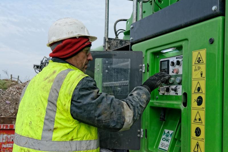 The Cobra 230 Compact with impact. | Hub-4