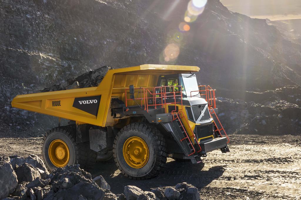 Volvo unveils rigid hauler range | Hub-4