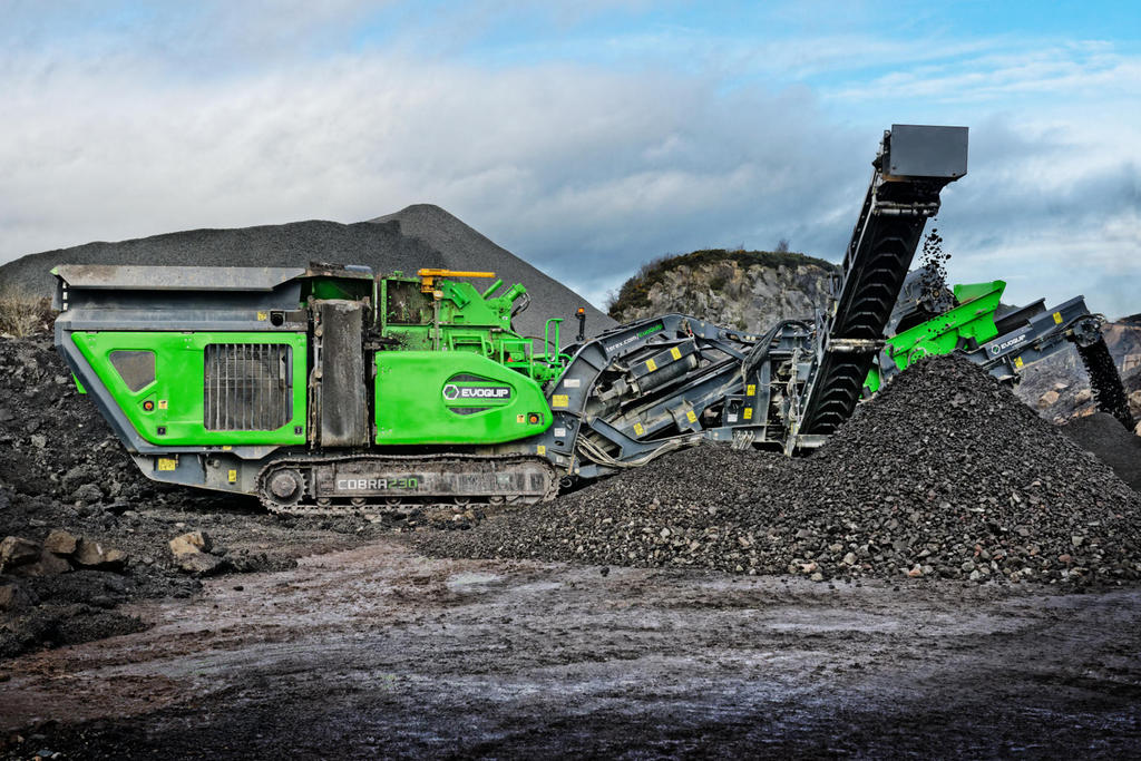 The Cobra 230R Compact with impact. | Hub-4