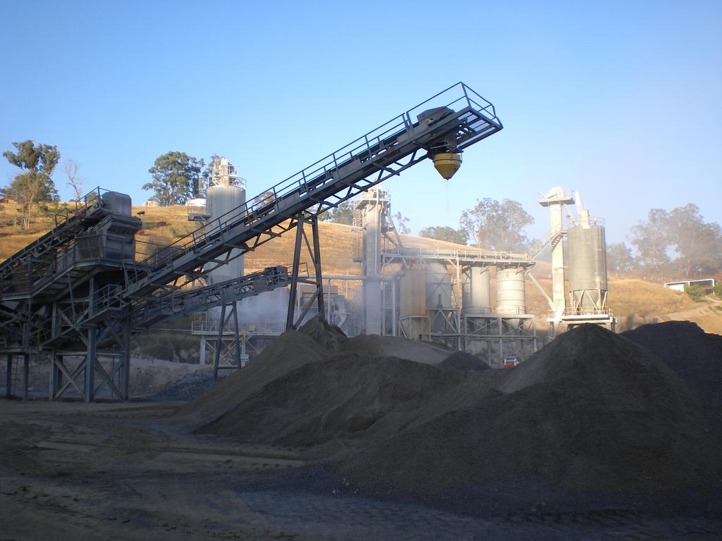 Dust control for free flowing materials | Hub-4