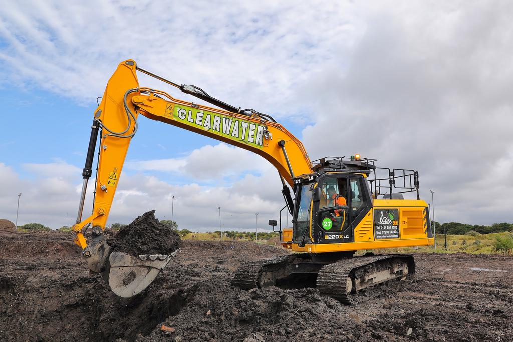 Teenage JCB operator thrives on x-tra responsibility | Hub-4