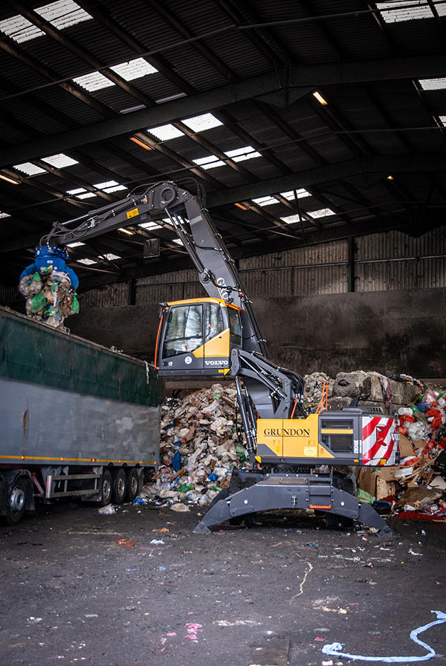 Grundon opt for Volvo’s new Material Handler | Hub-4