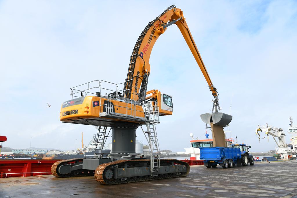 No holds barred for Rix Shipping with new Liebherr material handler | Hub-4