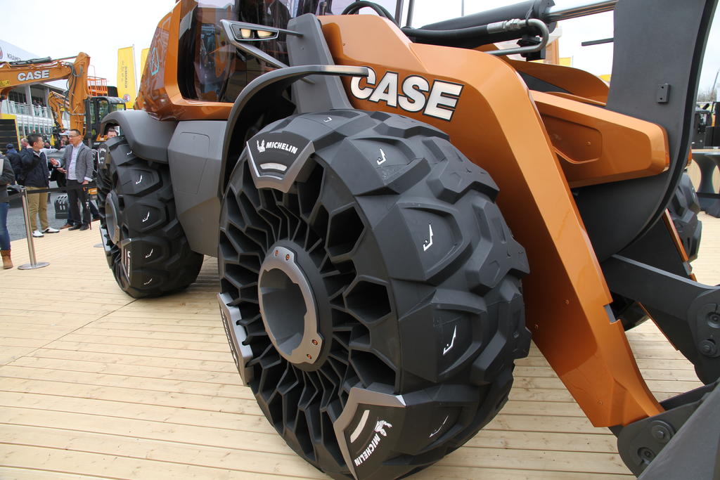 CASE Construction Equipment unveils the world’s first methane-powered ...