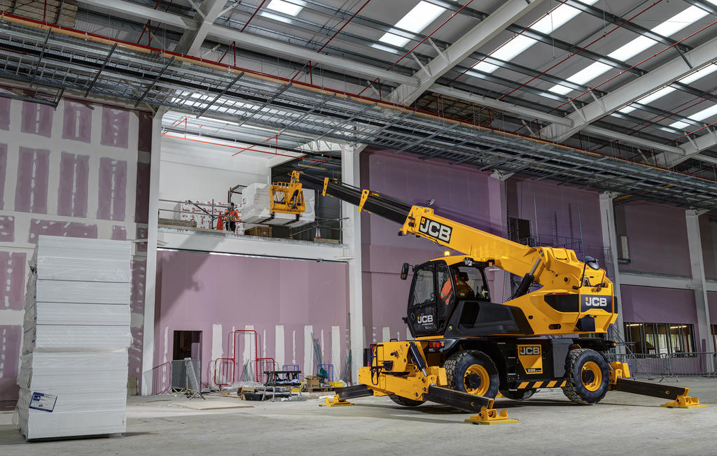 JCB LAUNCHES ITS FIRST EVER ROTATING TELEHANDLER | Hub-4