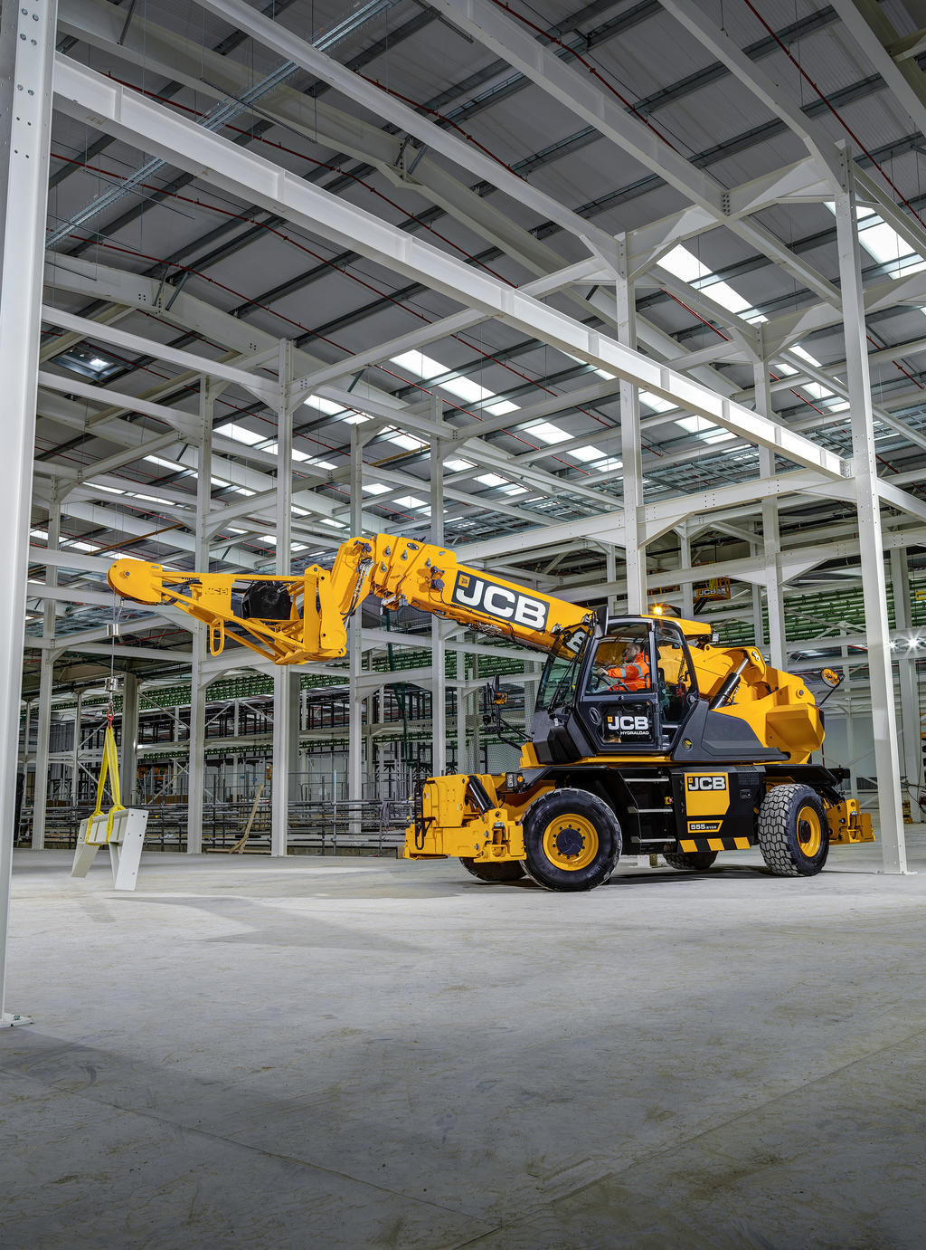 JCB LAUNCHES ITS FIRST EVER ROTATING TELEHANDLER | Hub-4