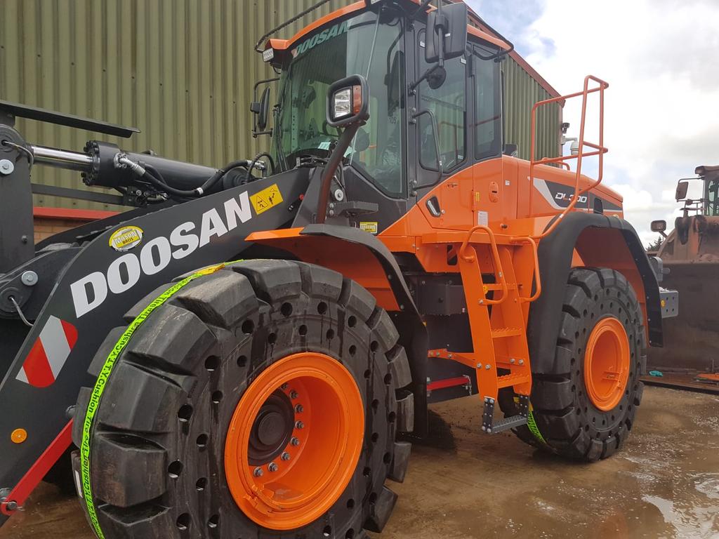 Doosan dealer in Tyre Boss Deal | Hub-4