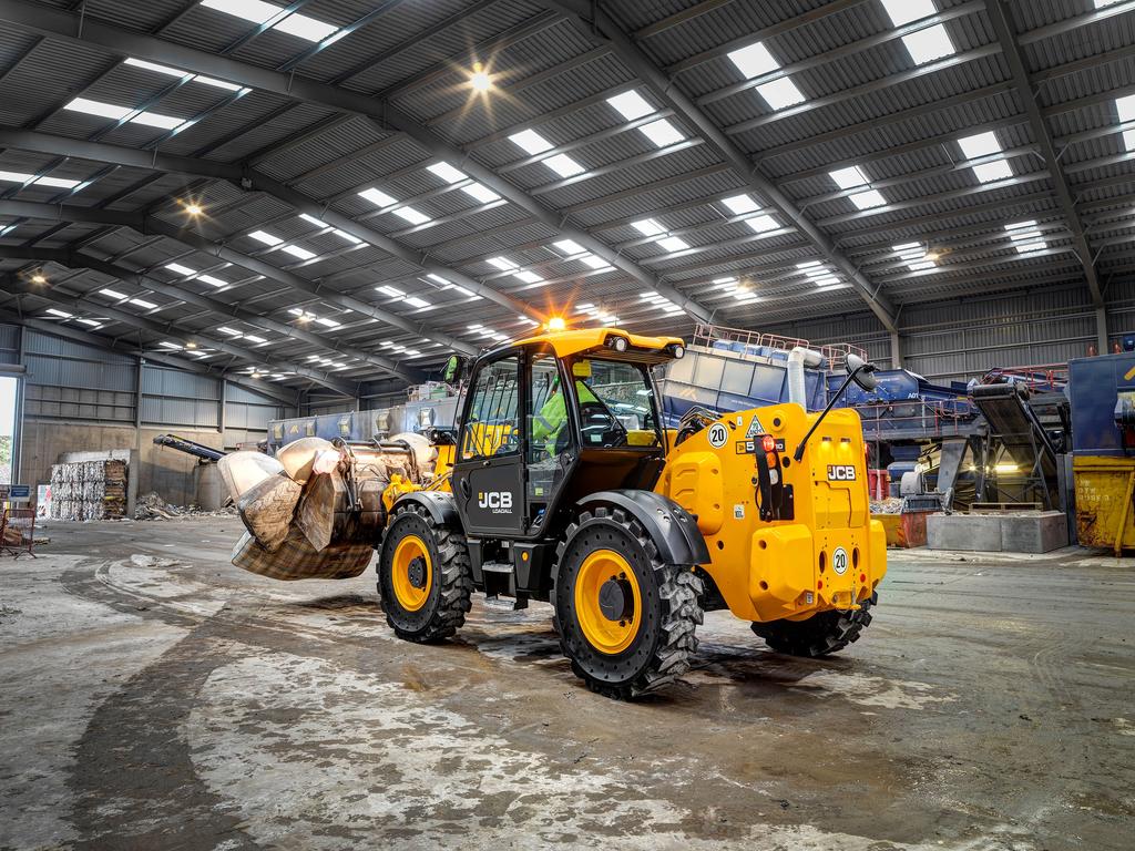 Skip hire specialist adds a JCB Loadall to its fleet | Hub-4