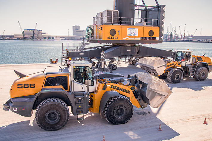 Liebherr wheel loader at Samoter: Innovation Award and enhanced ...