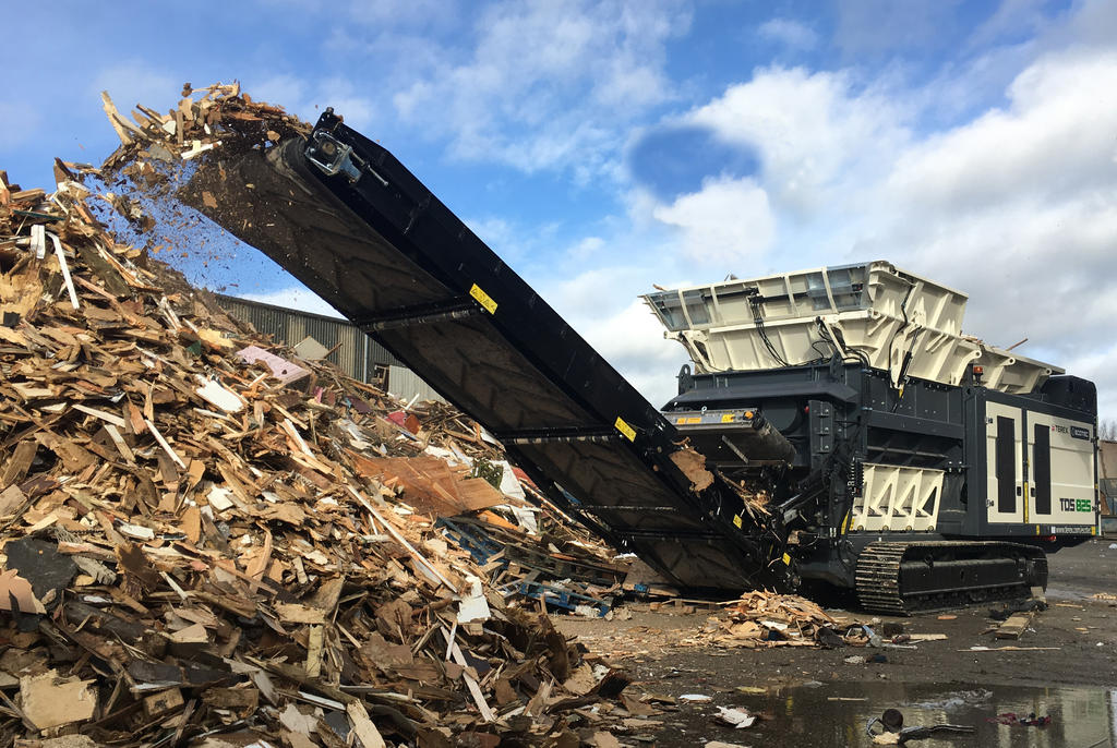 High capacity shredding with Terex Ecotec’s new TDS 825 Slow Speed ...