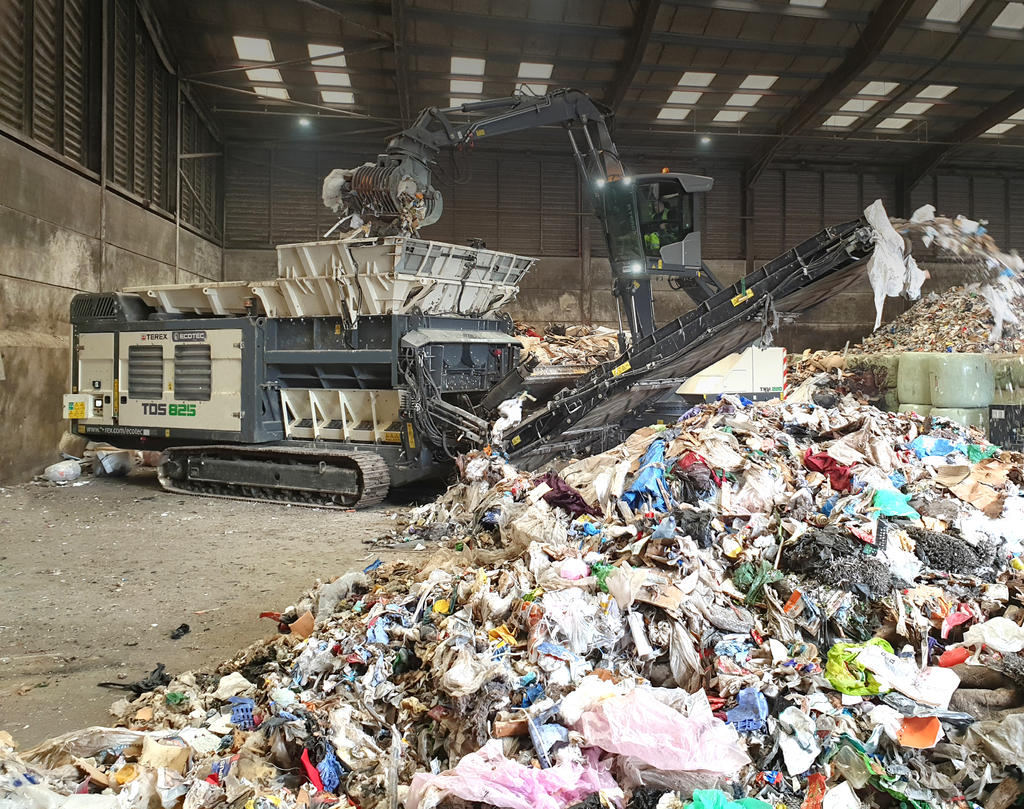 High capacity shredding with Terex Ecotec’s new TDS 825 Slow Speed ...