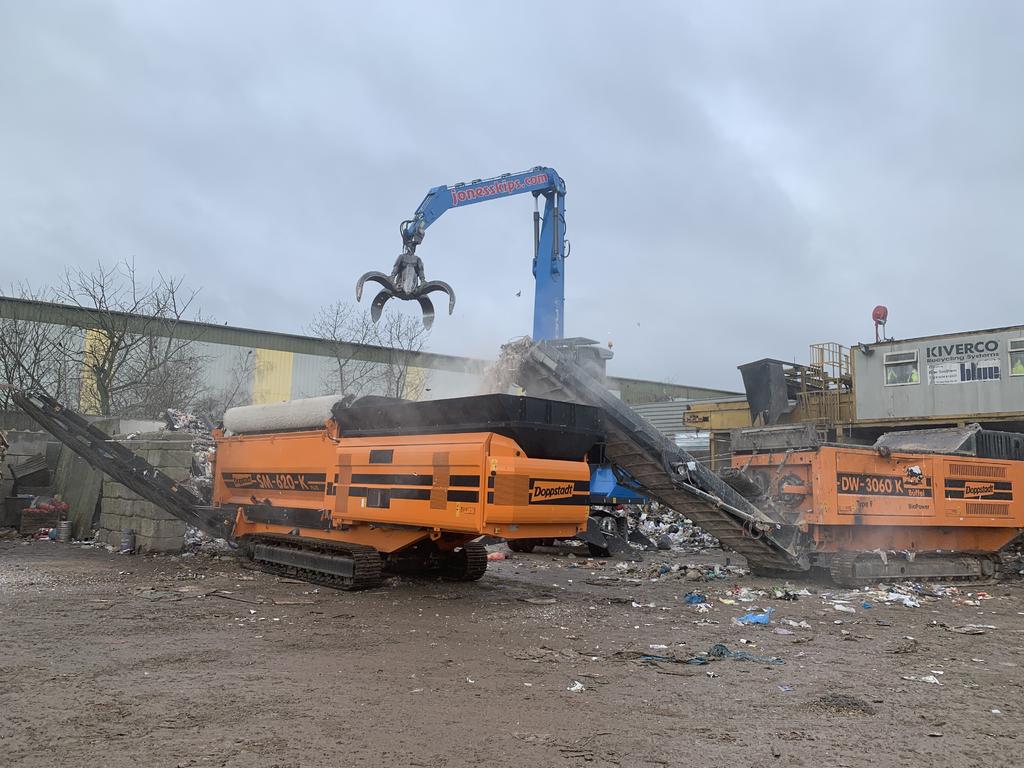 Jones Skips refresh their Fleet with two new Fuchs Material Handlers ...
