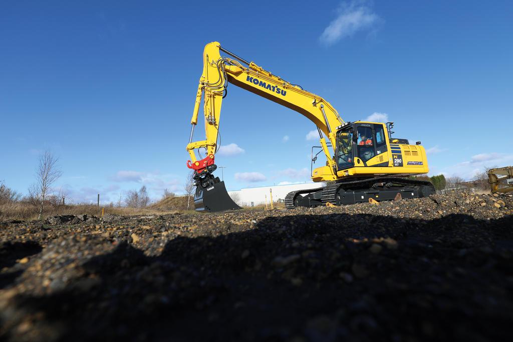 Marubeni-Komatsu introduces two excavators with intelligent Machine ...