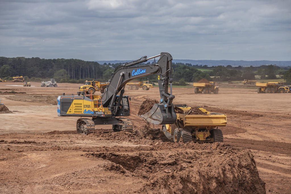 Collins Earthworks takes delivery of UK’s first EC950F | Hub-4