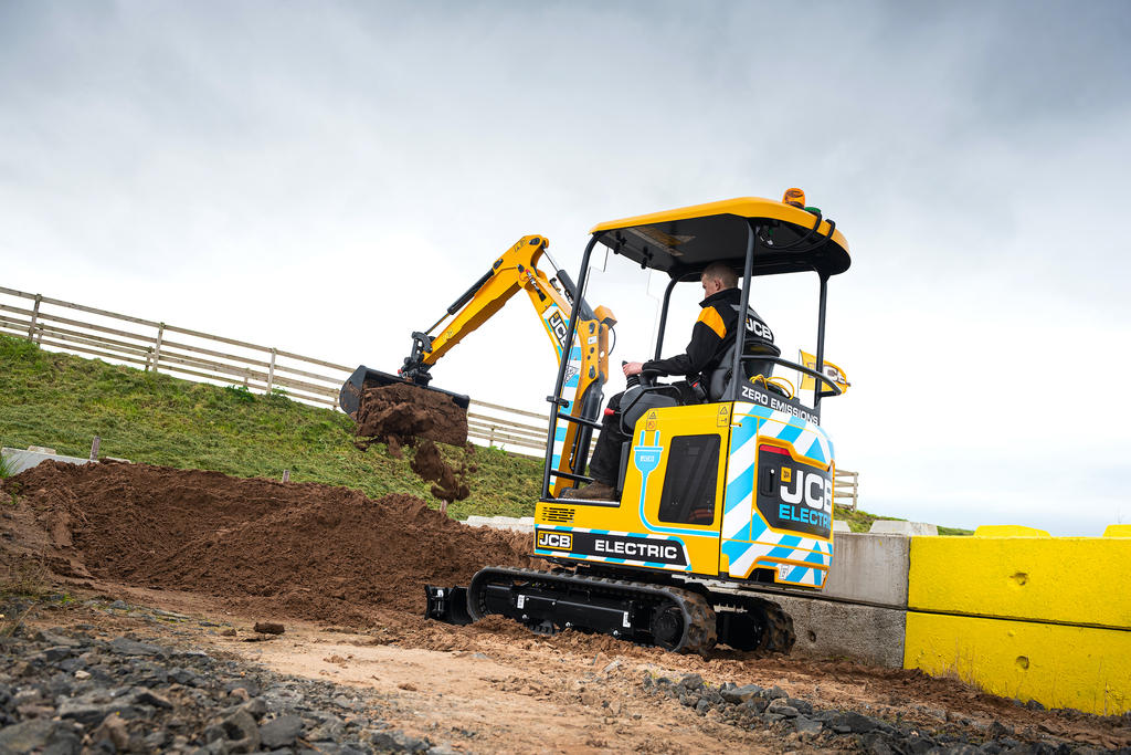CP HIRE BRINGS THE BENEFITS OF JCB E-TECH TO NORTHERN IRELAND | Hub-4