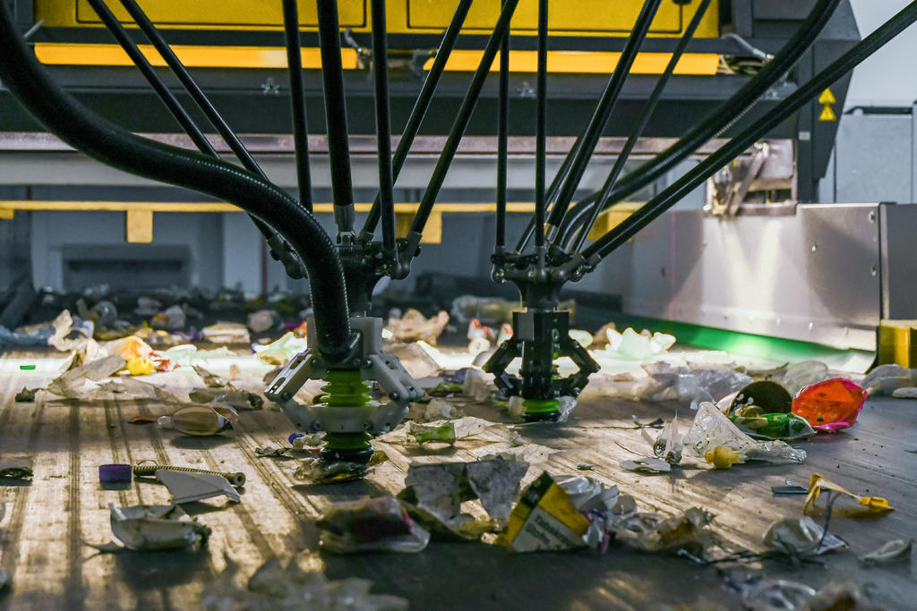 STEINERT presents UniSort Unibot sorting robot for highest purities | Hub-4