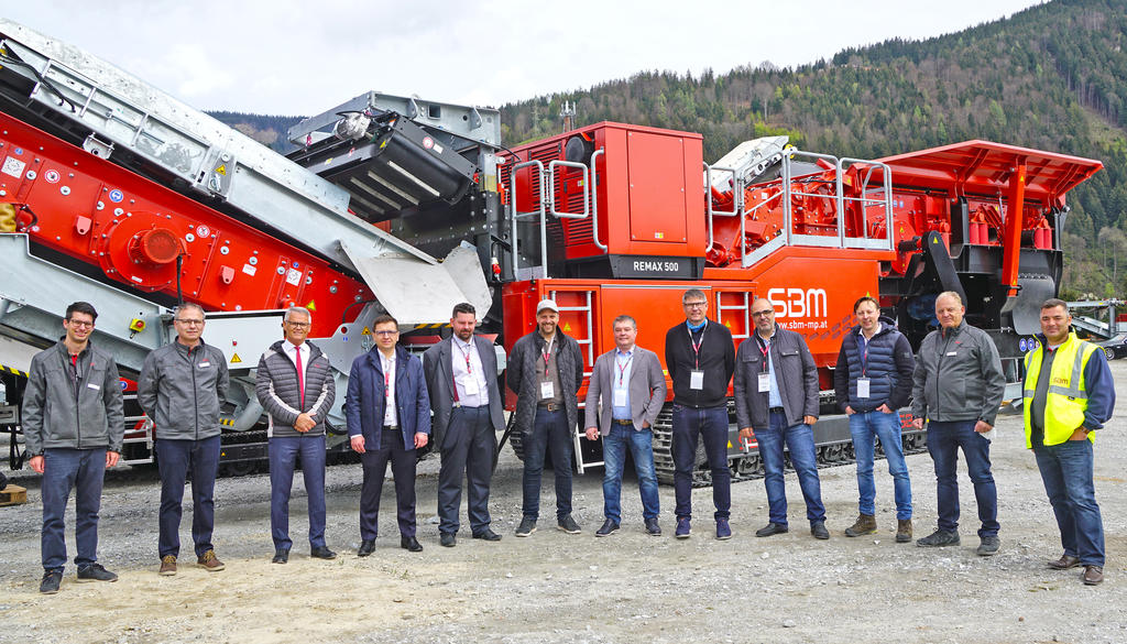SBM presents new crushing plants to 19 dealers from 14 countries. | Hub-4