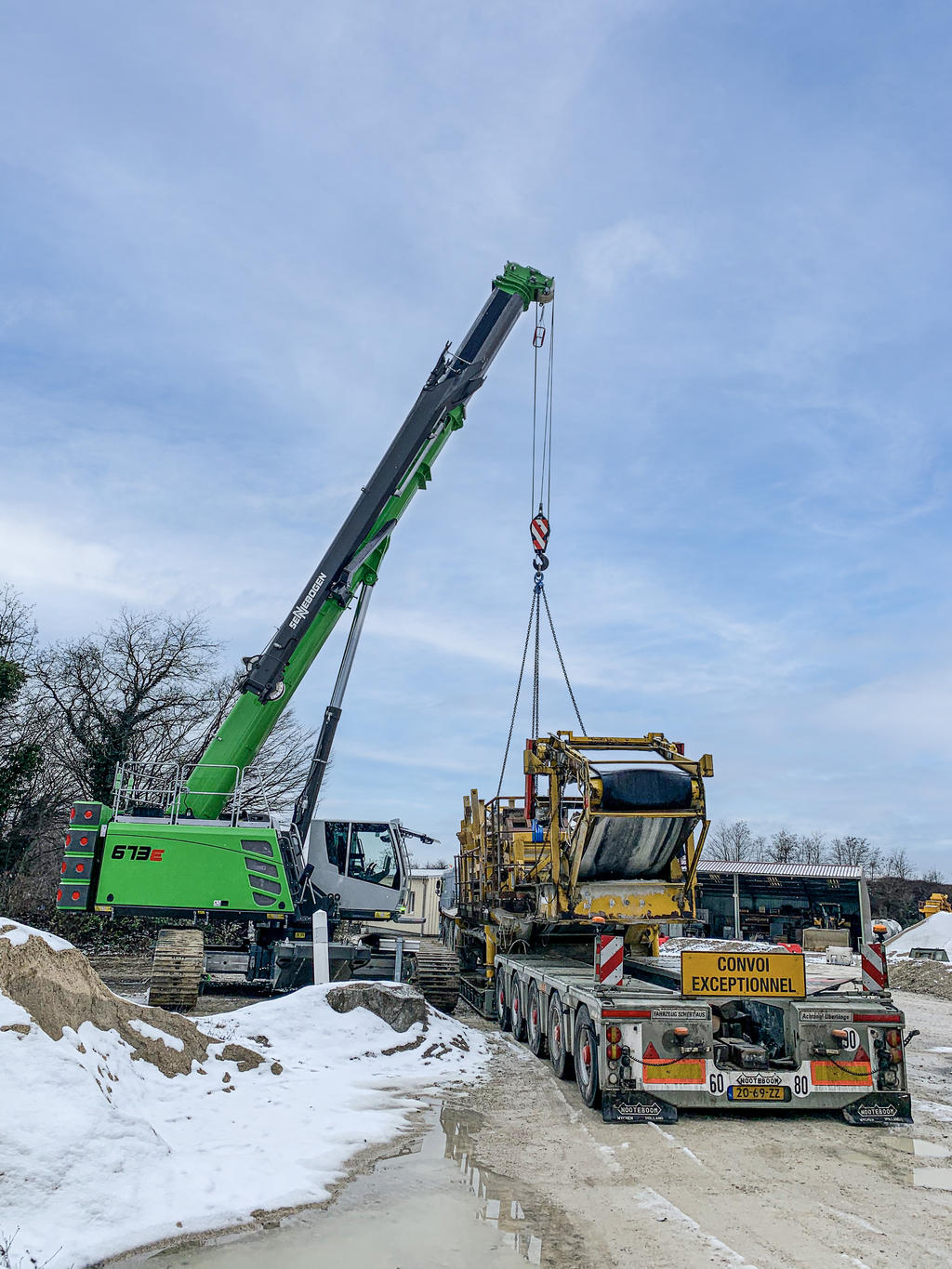 A 70 t telescopic Sennebogen crawler crane expands business and serves ...
