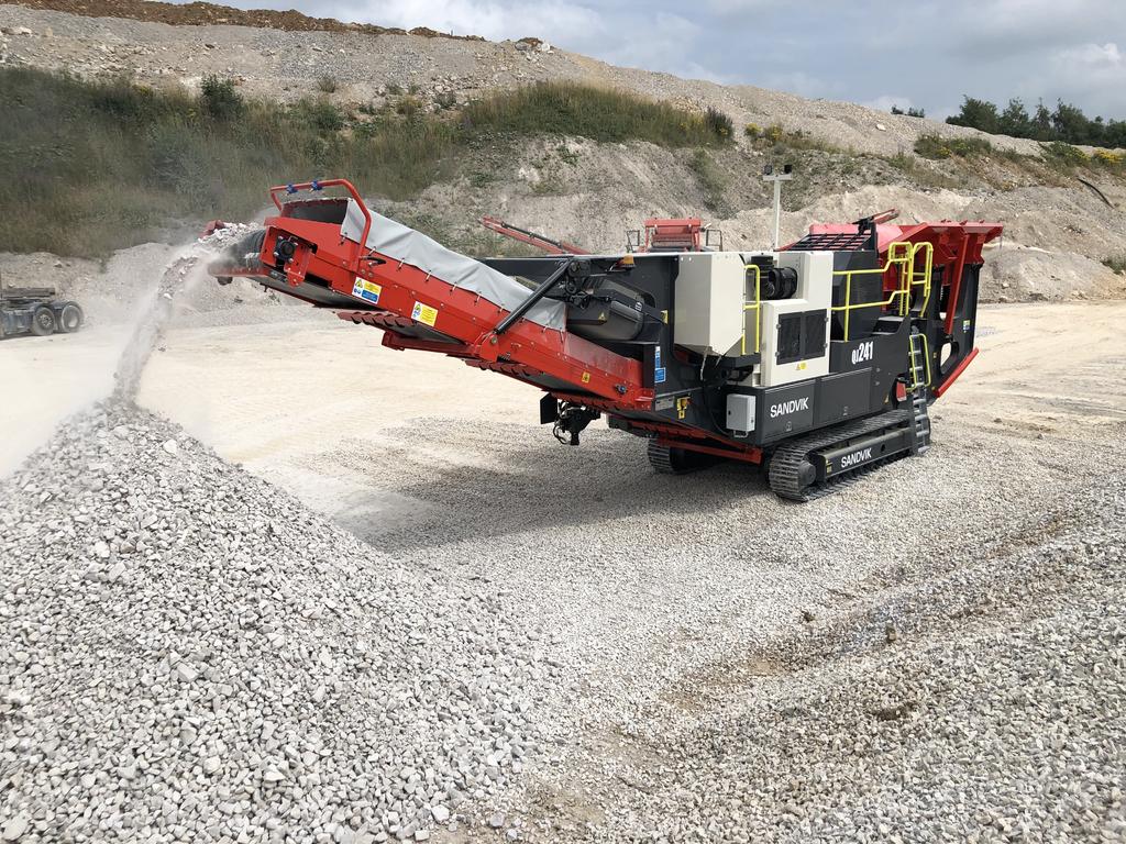 More reasons to smile with a Sandvik QJ241 mobile jaw crusher | Hub-4