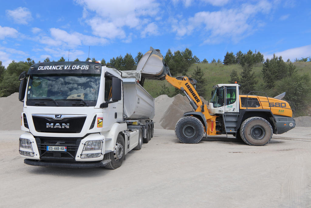SAB purchases Liebherr wheel loaders and crawler excavator | Hub-4