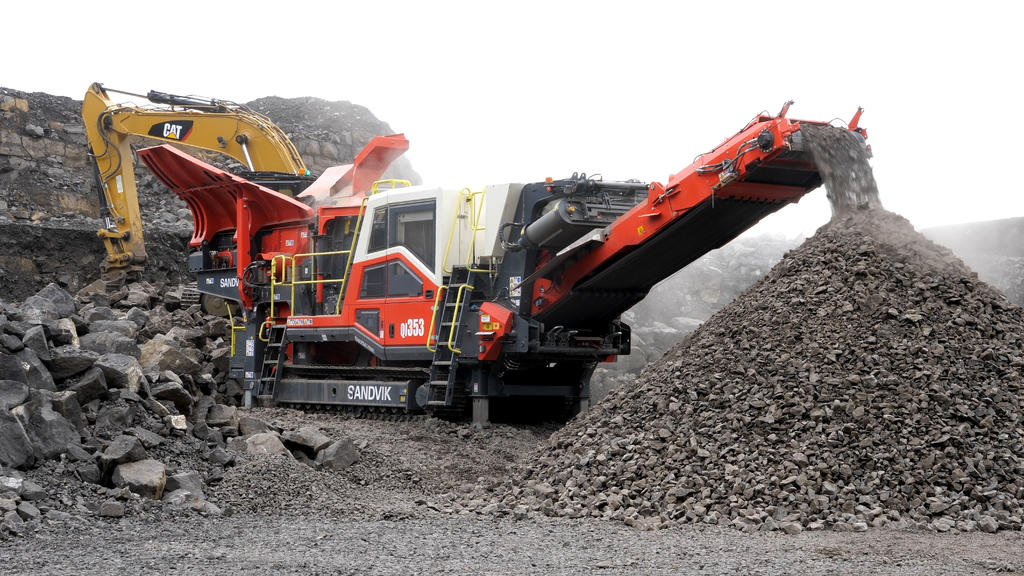 Sandvik unveil 3-Series Mobile Impact Crusher | Hub-4