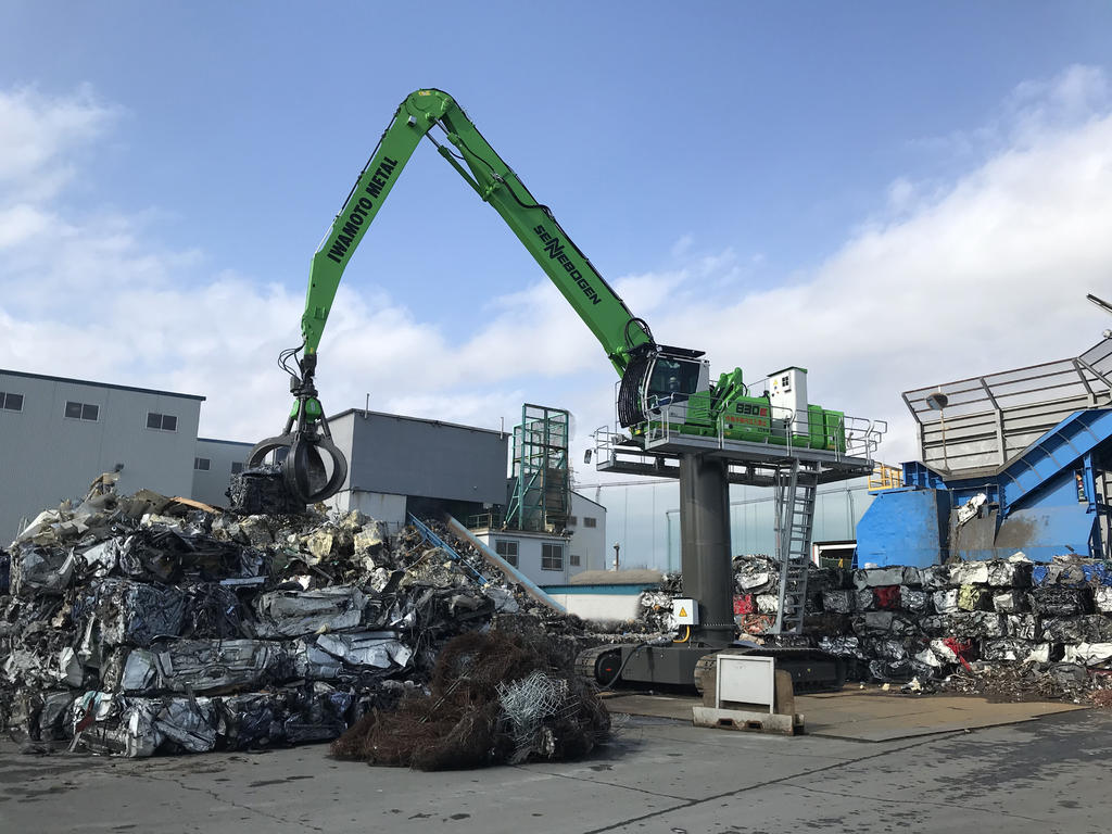 Material handler instead of excavator in metal recycling: greater ...
