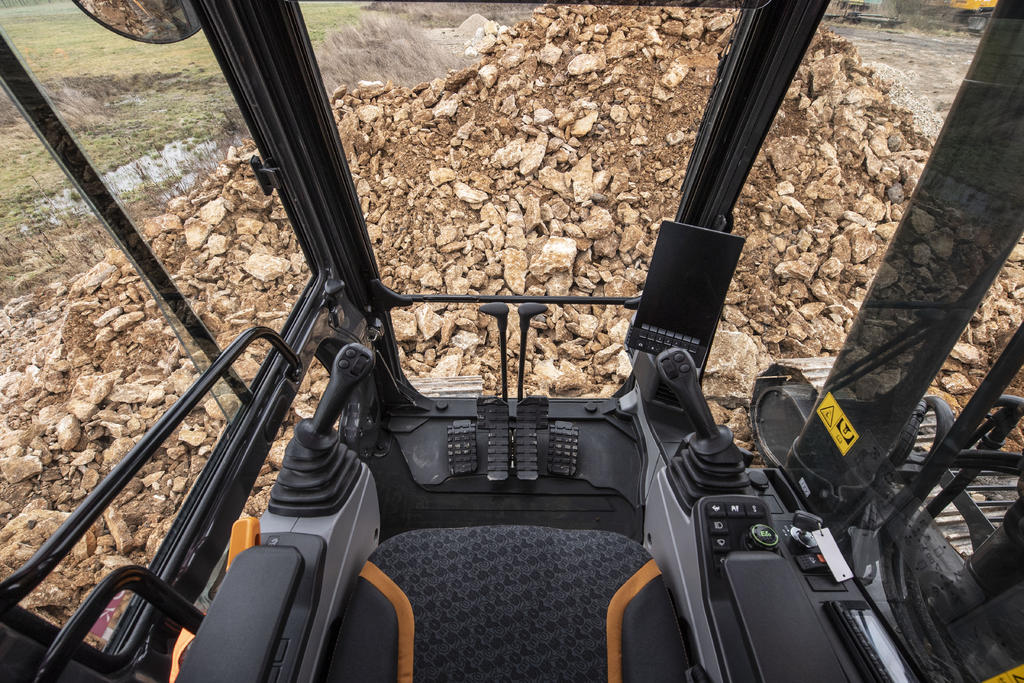 CASE announces new E-Series Crawler Excavator range | Hub-4