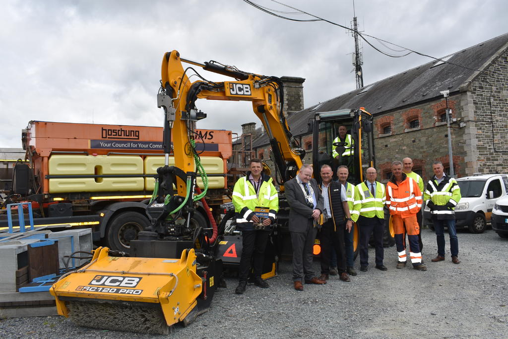 Council invests in JCB Pothole Pro to maintain 1,000 miles of road | Hub-4