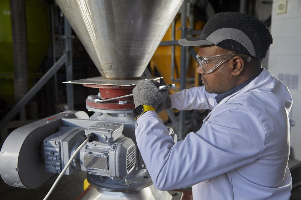 Short Course: Design of Equipment for Storing and Discharging Bulk ...