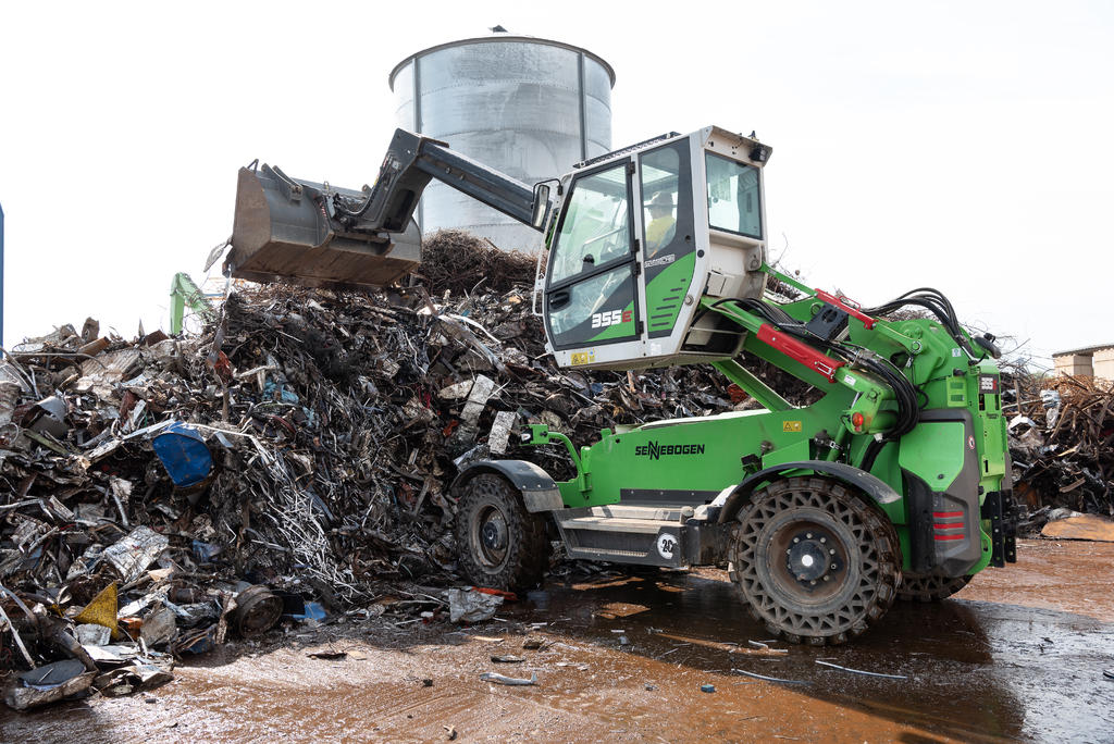 SENNEBOGEN 355 E Telehandler: Clearly a matter for the boss at Freyer ...