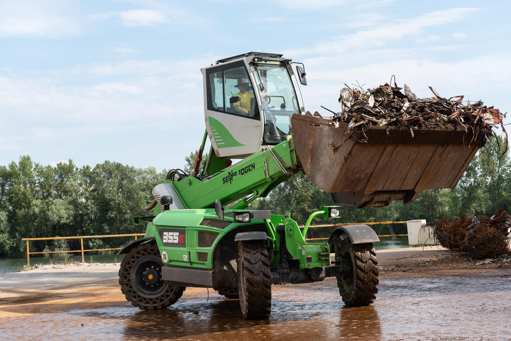 SENNEBOGEN 355 E Telehandler: Clearly a matter for the boss at Freyer ...