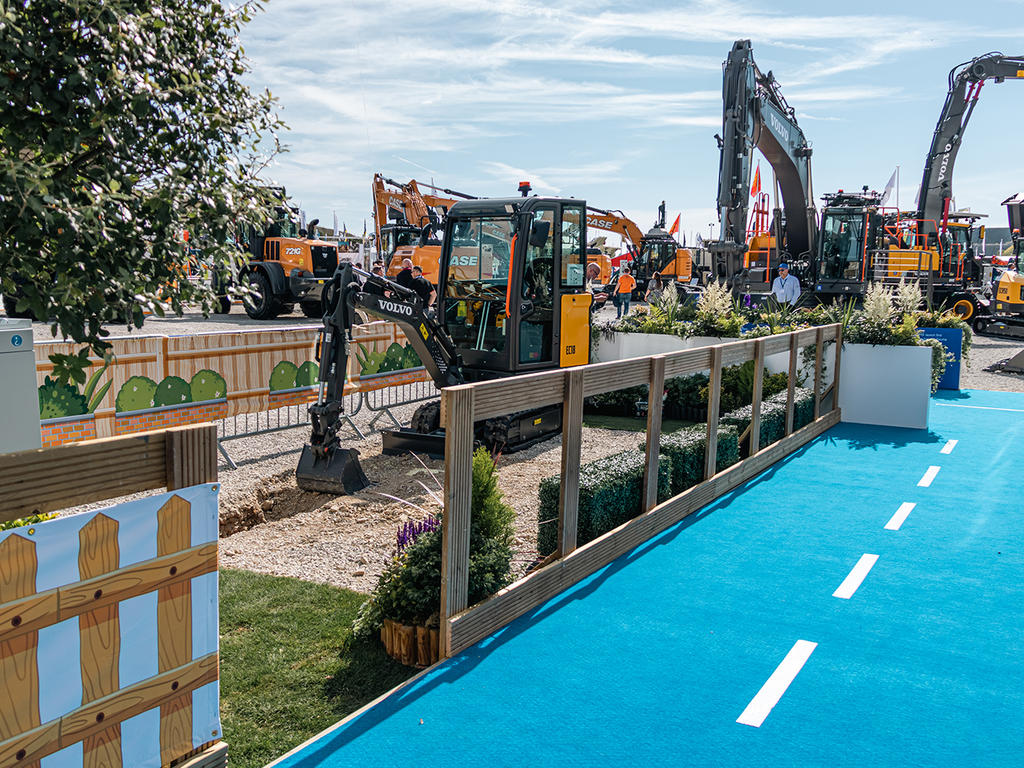 SMT GB demonstrates how Volvo Electric machines are building a brighter ...