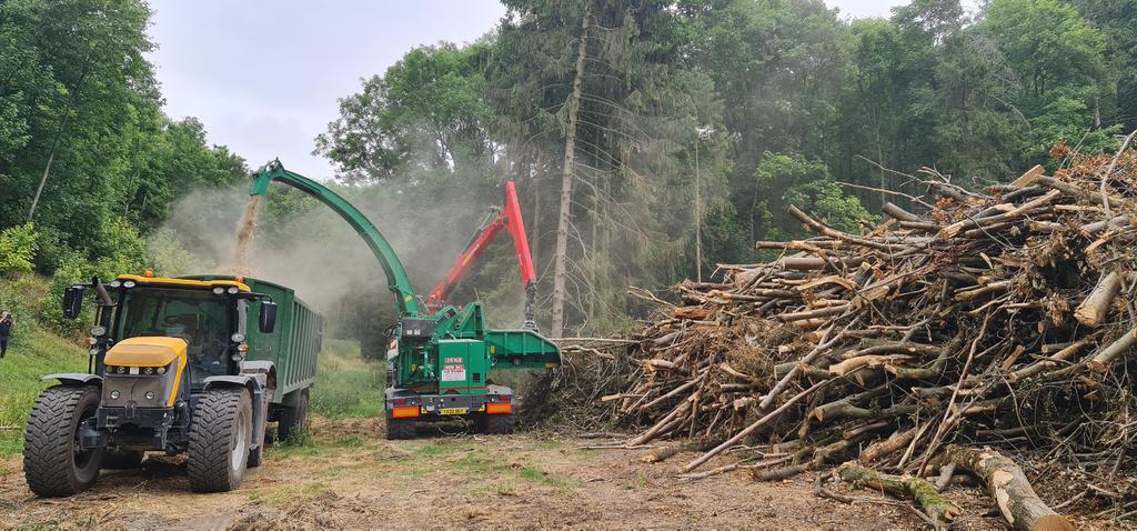 J&S Vicary take delivery of the first JENZ HEM841Z PTO Chipper in the ...