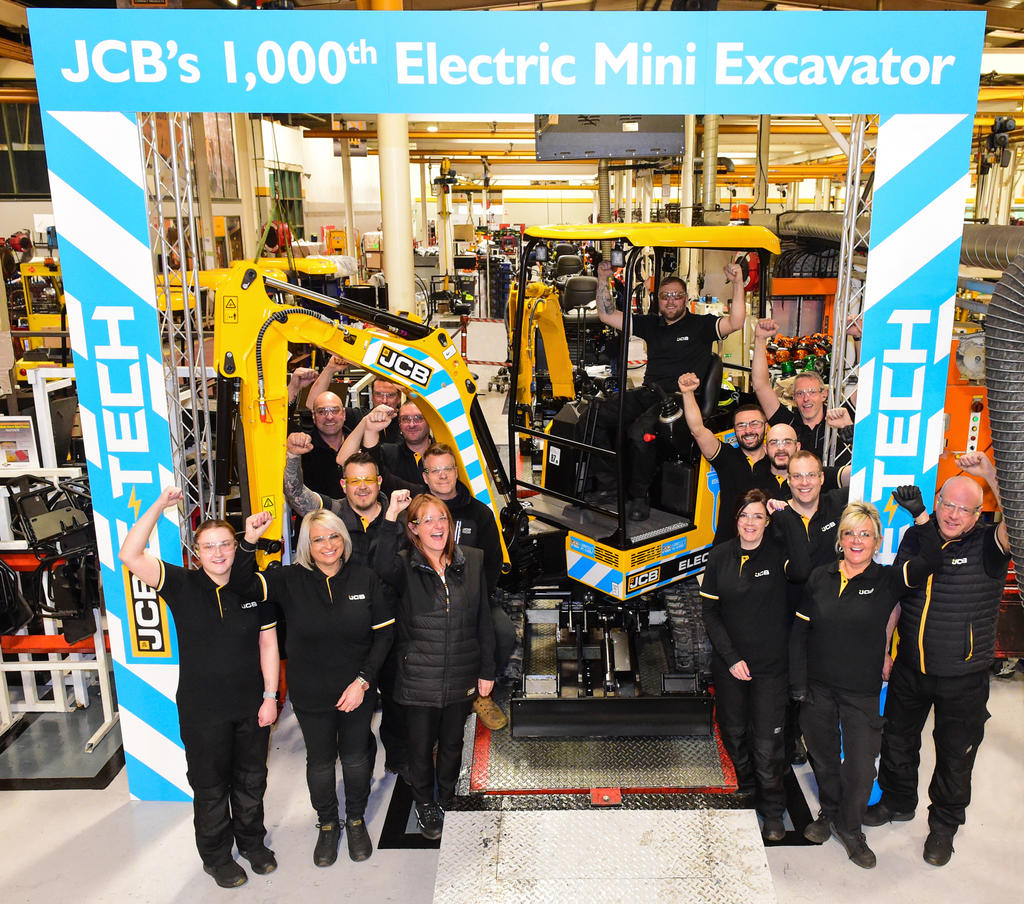 Award winning JCB Electric Mini celebrates big milestone. | Hub-4