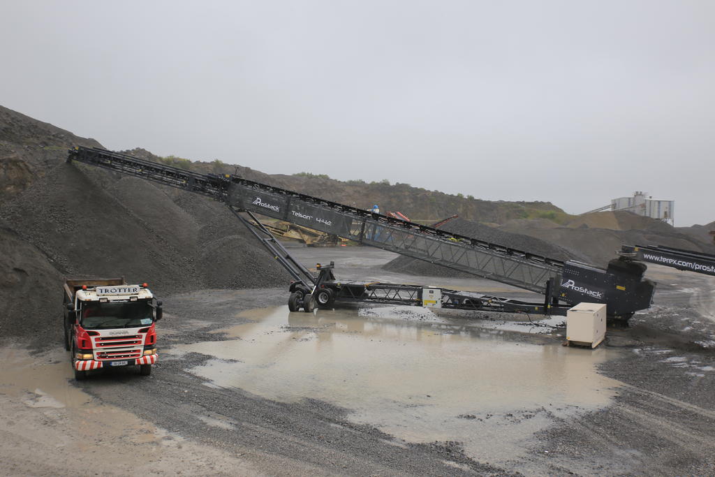 The Telson 42 Telescopic Conveyor is the ideal solution. | Hub-4