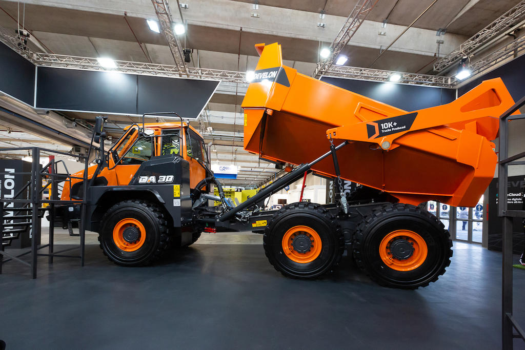 First time for DEVELON Brand in Italy at SaMoTer 2023 | Hub-4