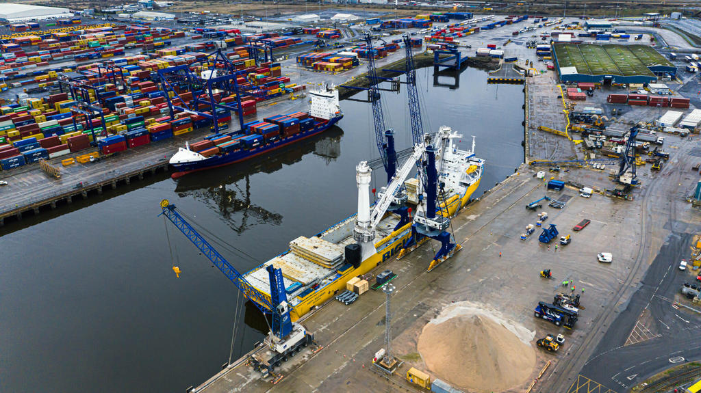 Two new fully electric cranes at Tees Dock offer sustainability boost ...