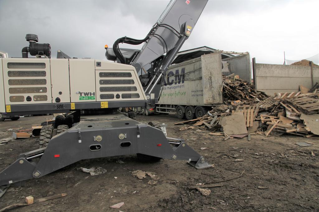 KCM invest in a third Terex® Ecotec Waste Handler. | Hub-4