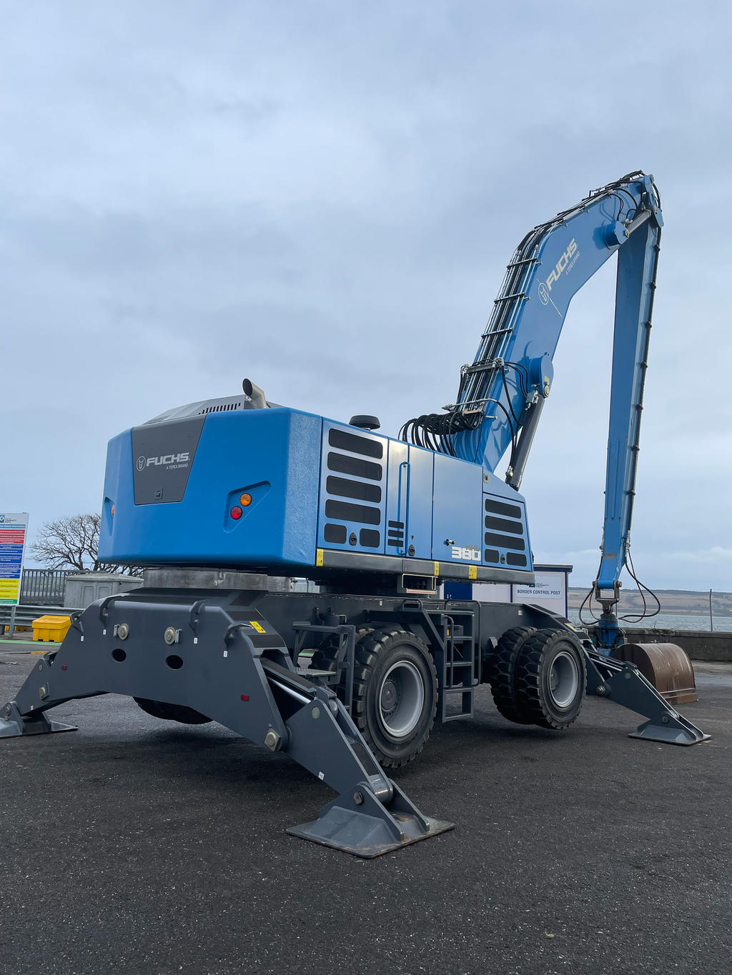 Fuchs MHL 380F – Well equipped for Scrap and Port Handling | Hub-4