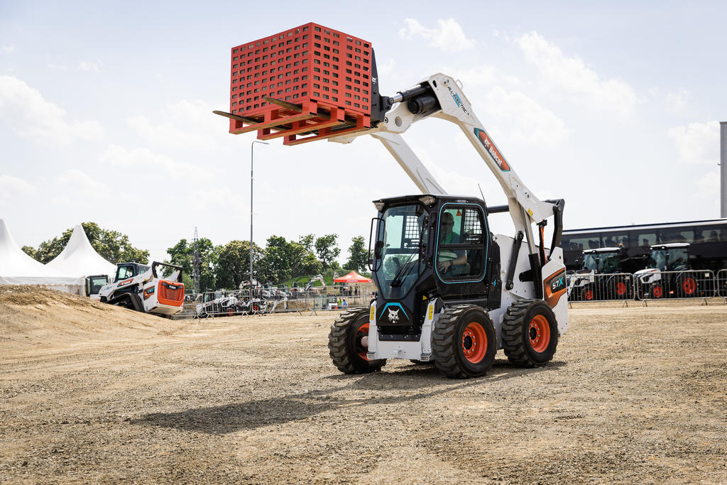 Bobcat reveals three new loader concepts at Demo Days | Hub-4