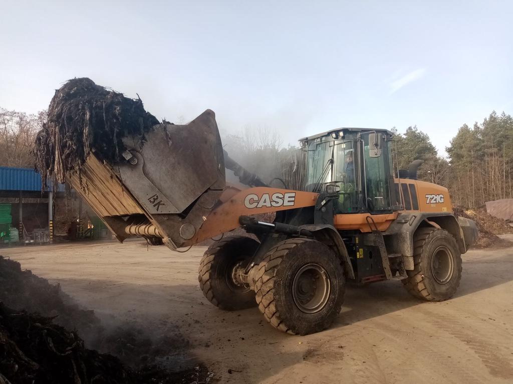 Case loaders celebrate success in Polish Waste Handling Market | Hub-4