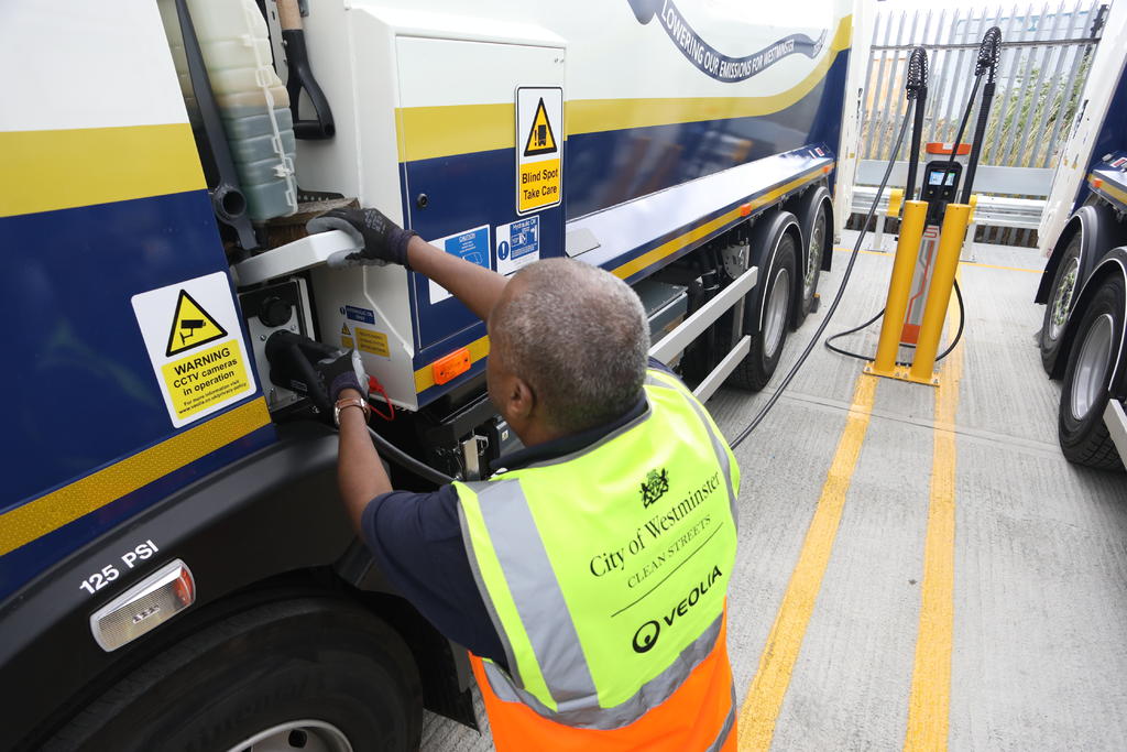Westminster Council unveil UK's largest electric waste collection fleet ...