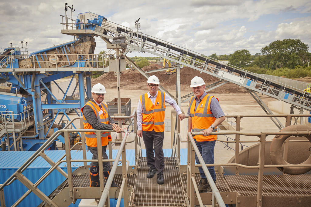 RECYCLING ROCKS: Greater Manchester Mayor Andy Burnham visits NRE ...