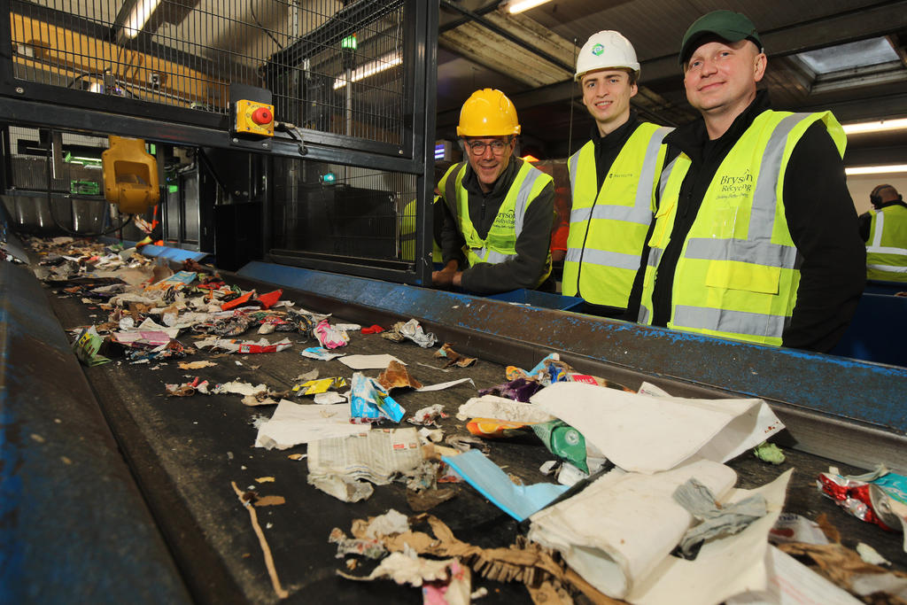 Bryson Recycling invests in 4 more AI-powered Recycleye robots in first ...