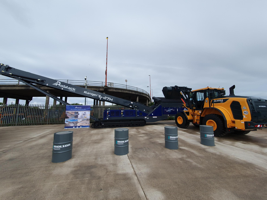 ProStack unveils Ranger 6-27H Tracked Conveyor at Molson's Open Day | Hub-4