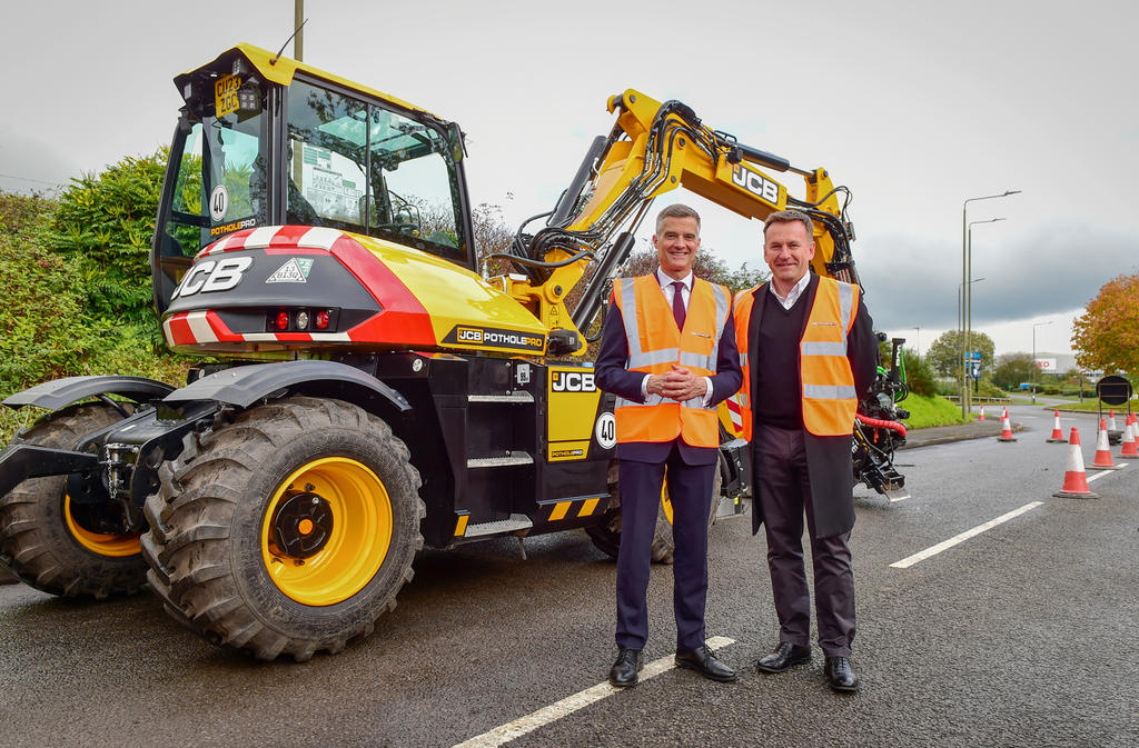 Minister's insight into money saving British pothole fixer. | Hub-4