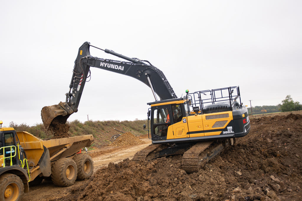 Excavator and loader join growing Select Stone fleet. | Hub-4