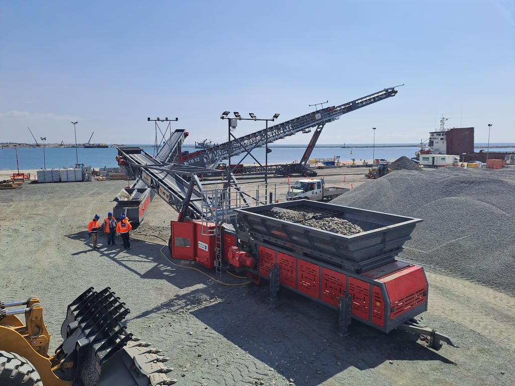 Telestack supply mobile ship-loading equipment for Europe's prestigious ...