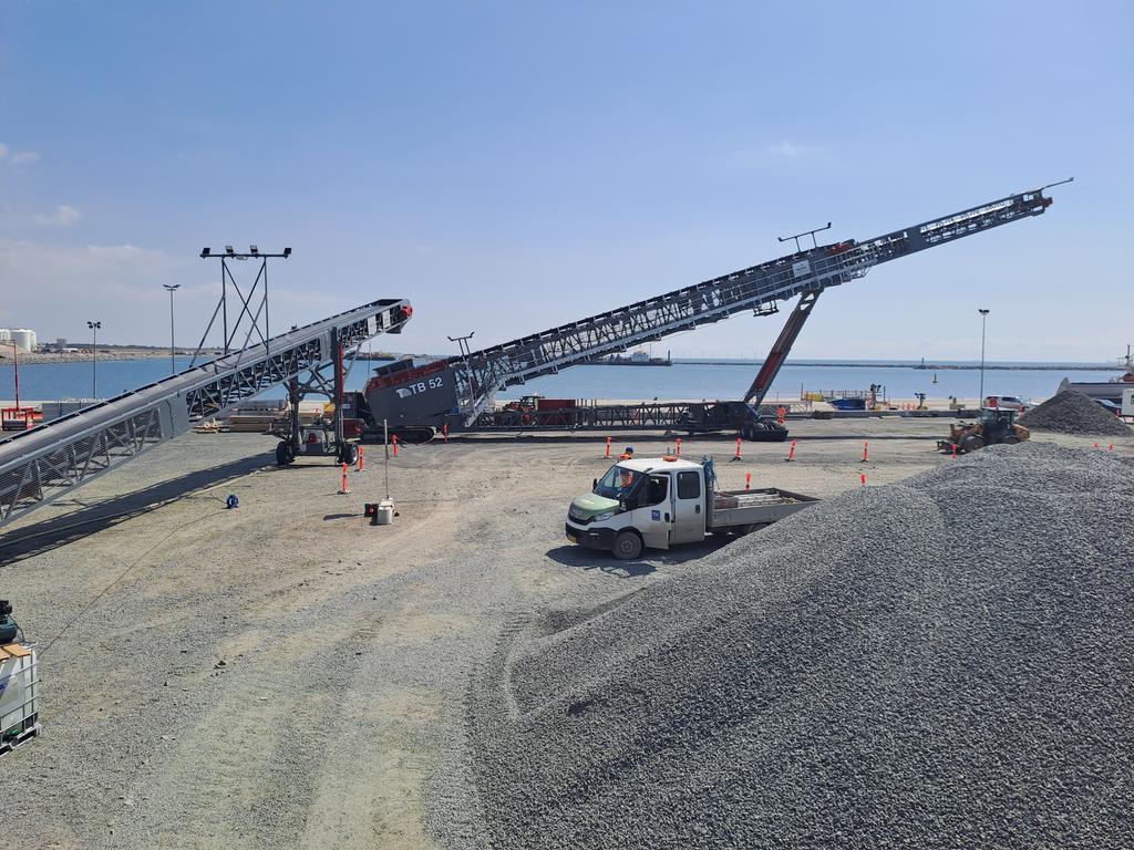 Telestack supply mobile ship-loading equipment for Europe's prestigious ...