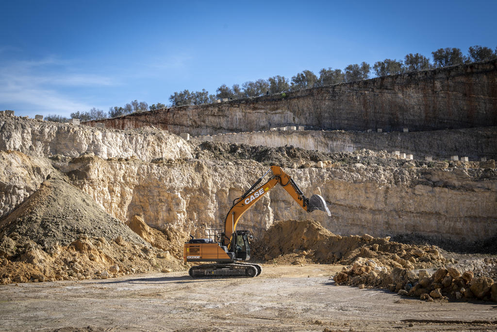 Case launches essential 20-tonne Crawler Excavator CX210E-S | Hub-4